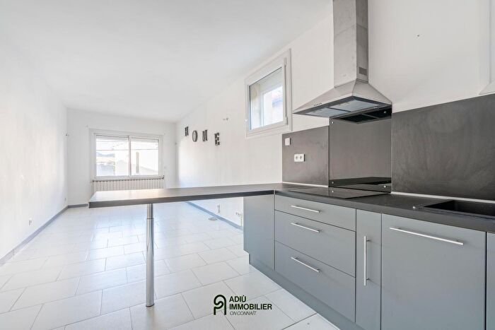 Appartement à vendre - Bagnols-sur-Cèze, Centre-ville - 2 pièces - 1 chambre