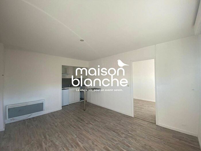 Appartement à louer - Gravières-Gravette-Beaulieu-Lagrue-Plaisance, Cenon - 2 pièces - 1 chambre