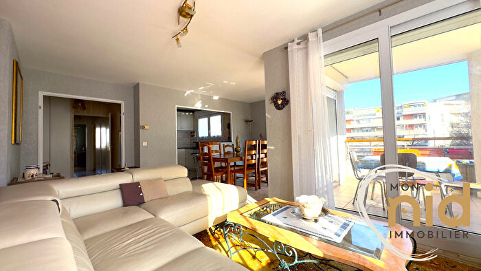 Appartement à vendre - Échirolles, Centre-ville - 4 pièces - 3 chambres