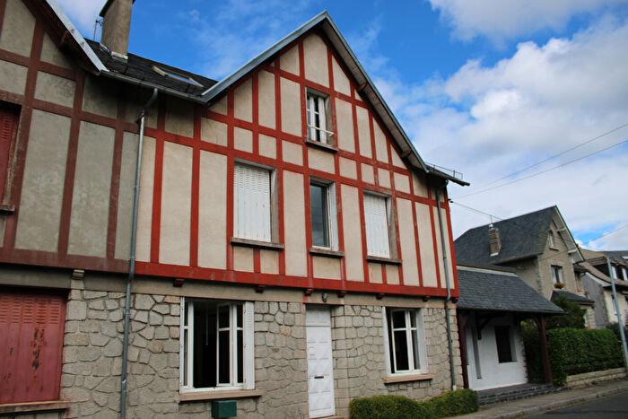 Maison 10 pièces à vendre - Riom-ès-Montagnes