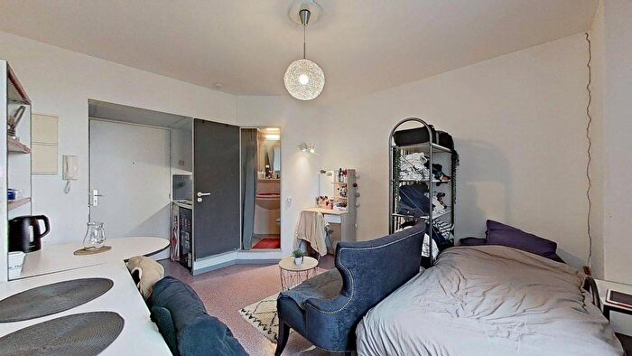 Saint Louis, Lyon 7ème arrondissement : Appartement 1 pièce à louer
