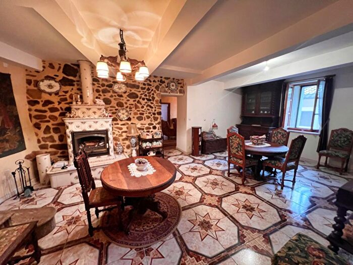 Maison à vendre - Montouliers - 9 pièces - 7 chambres