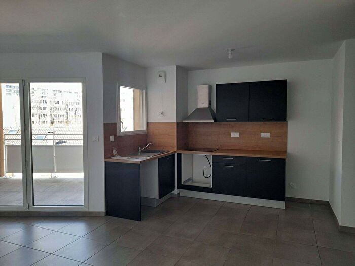 Appartement à louer - Cusset, Villeurbanne - 3 pièces - 2 chambres