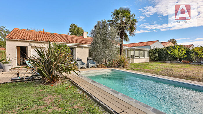 Maison 5 pièces à Coëx, à vendre