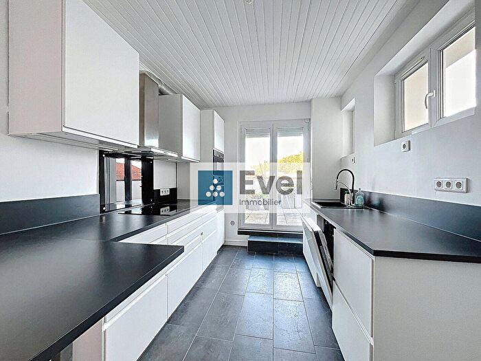 Appartement à louer - Centre Ville-Felsberg, Saint-Avold - 5 pièces - 4 chambres