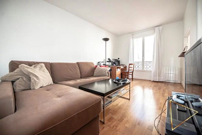 Paris 18ème, Grandes Carrières, Clichy : Appartement 1 pièce à vendre