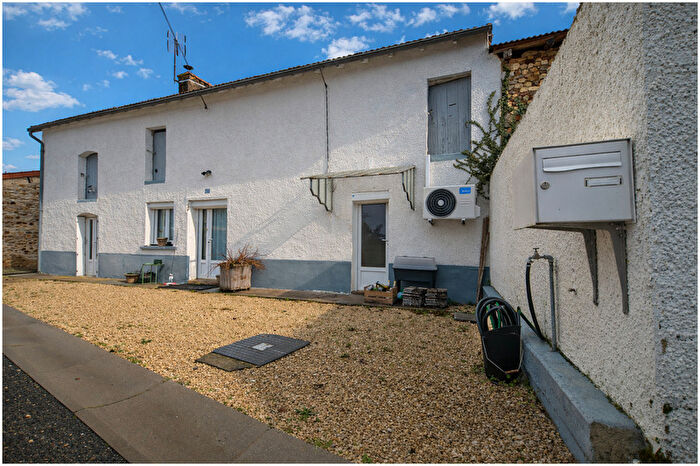Maison à vendre - Vendeuvre-du-Poitou - 4 pièces - 3 chambres