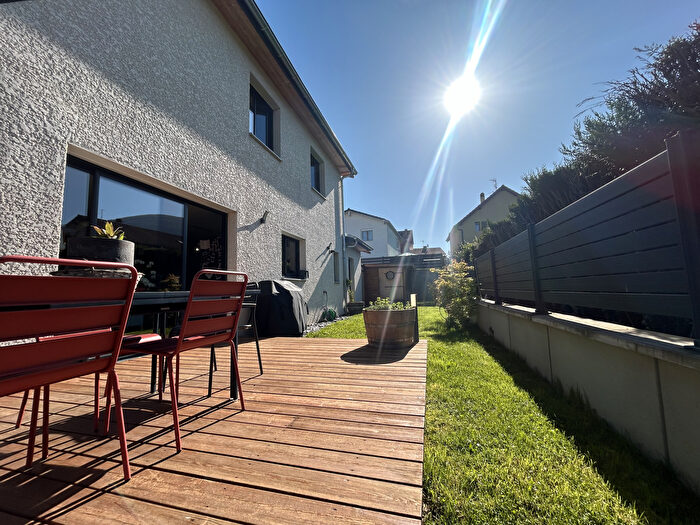 Maison à louer - Gaillard - 6 pièces - 5 chambres