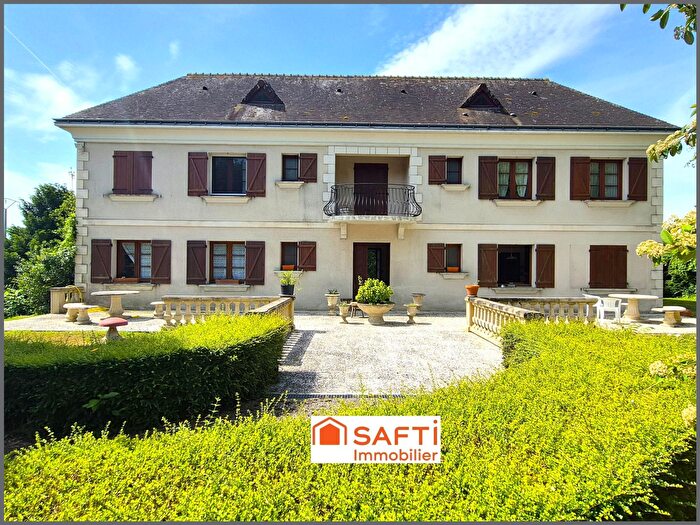 Maison 15 pièces à Marcé-sur-Esves, à vendre