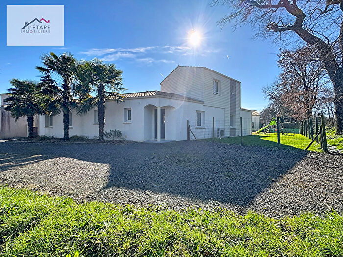 Maison à vendre - Saint-Julien-des-Landes - 8 pièces - 4 chambres