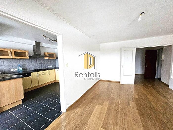 Appartement à louer - Ouest, Saint-Genis-Pouilly - 4 pièces - 2 chambres