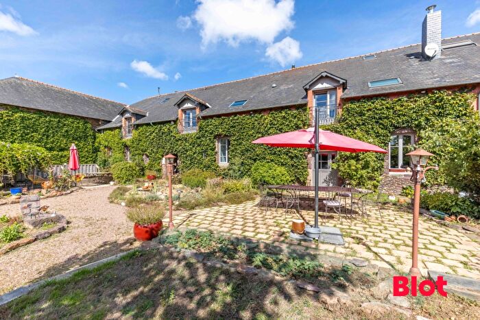 Maison 10 pièces à Bréal-sous-Montfort, à vendre