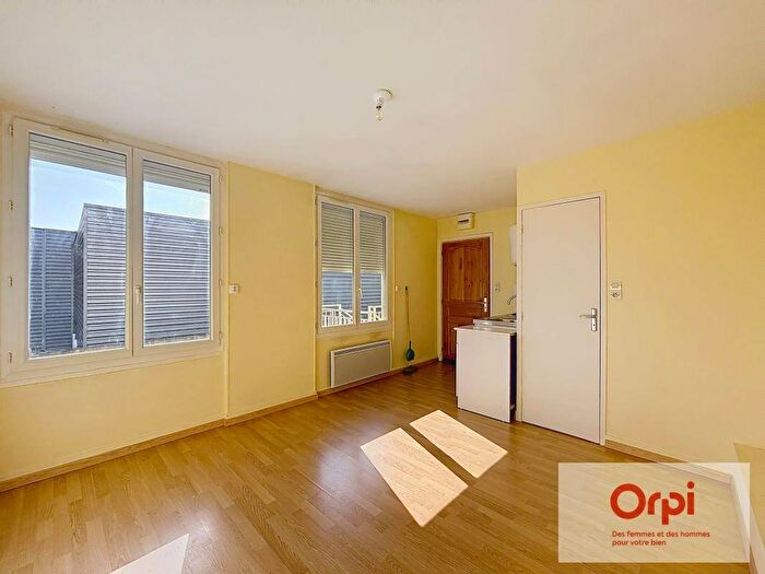 Appartement à louer - Chantoiseau-Faucheroux, Montluçon - 1 pièce