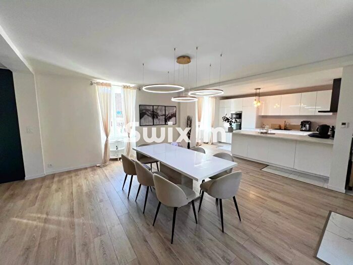 Maison à vendre - Lons-le-Saunier - 7 pièces - 4 chambres