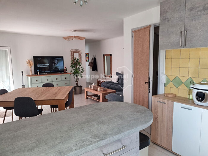 Appartement à vendre - Redessan - 4 pièces - 3 chambres