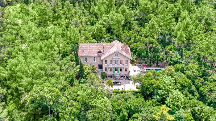 Maison à vendre - Marseille e , Mazargues - 17 pièces - 14 chambres