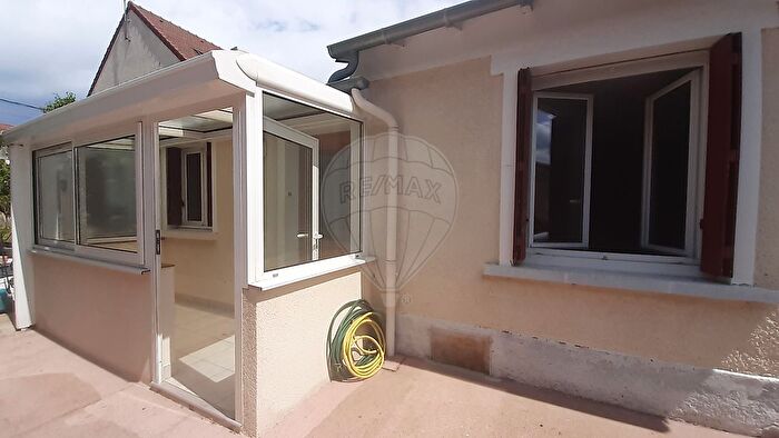 Appartement à louer - Fontainebleau, France, Joffre - 3 pièces - 1 chambre