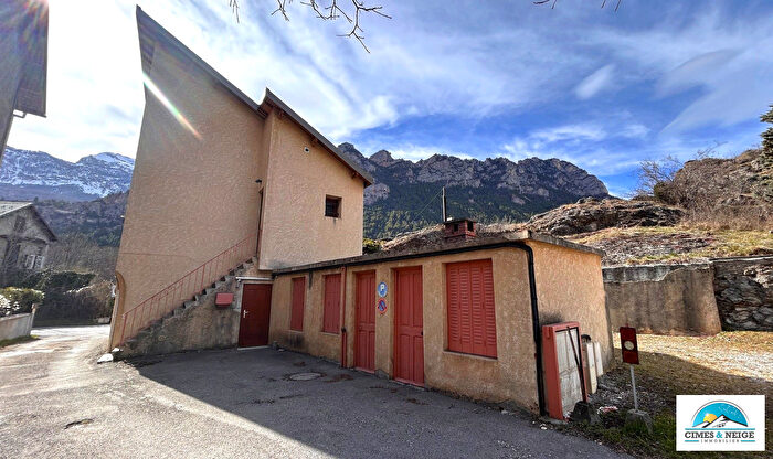 Maison à louer - La Roche-de-Rame - 6 pièces - 2 chambres