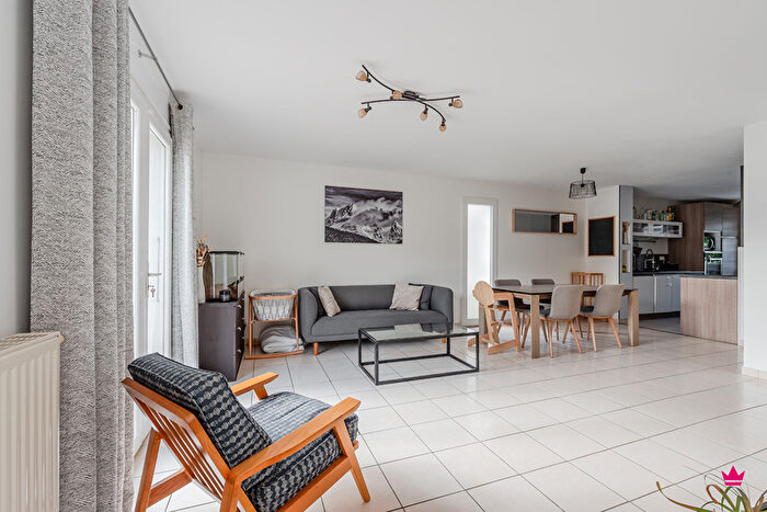 Maison à vendre - Chassieu - 5 pièces - 3 chambres