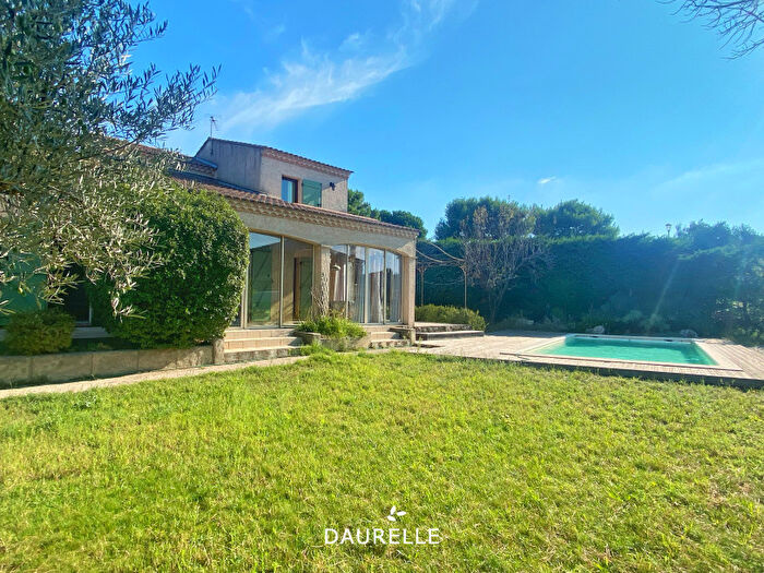 Maison à vendre - Châteaurenard, Roquecoquille, La Roquette, Rocher de Martin, Blaquières - 6 pièces - 4 chambres