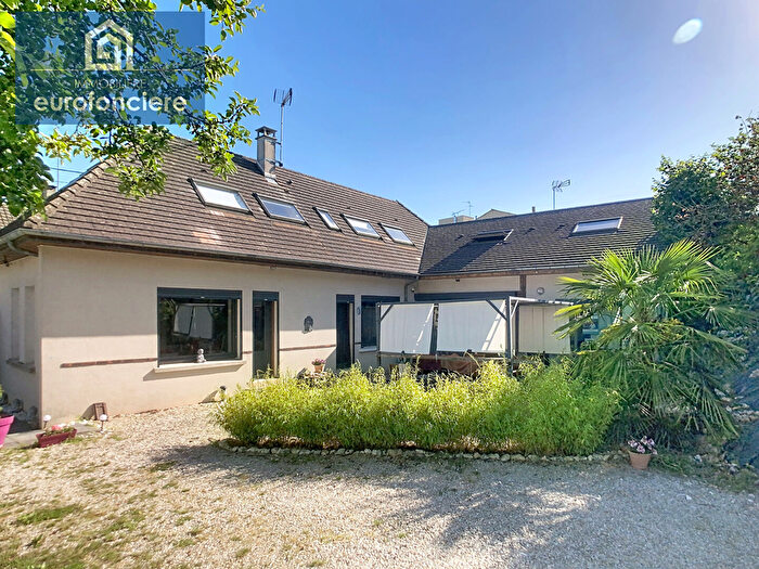 Mesnil-Saint-Loup : Maison 9 pièces à vendre