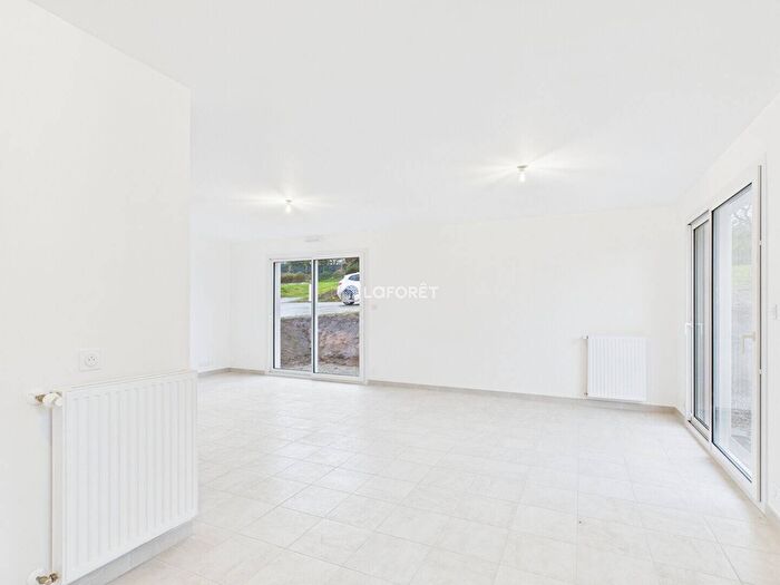 Maison à louer - Confort-Meilars - 5 pièces - 4 chambres