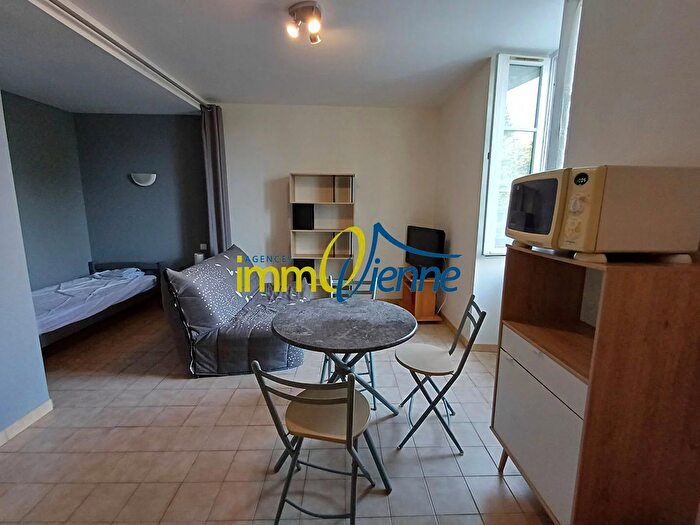 Appartement 1 pièce à louer à Lussac-les-Châteaux