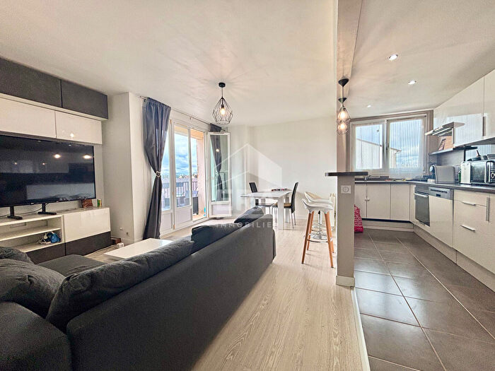 Appartement à vendre - Ballancourt-sur-Essonne - 3 pièces - 2 chambres