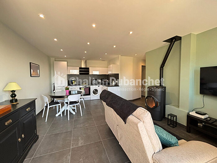 Appartement à louer - Saint-Priest-la-Roche - 2 pièces - 1 chambre