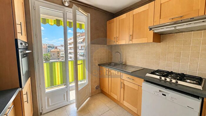 Menton, Hôtel de Ville, Vieille Ville, Musée, Madone, Carnolès : Appartement 4 pièces à vendre