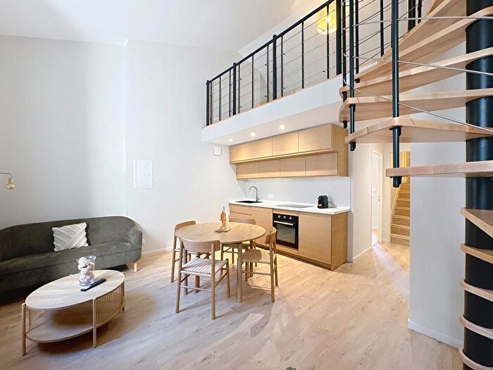 Appartement à vendre - Avignon, Palais des Papes, Zone Piétonne - 2 pièces - 2 chambres