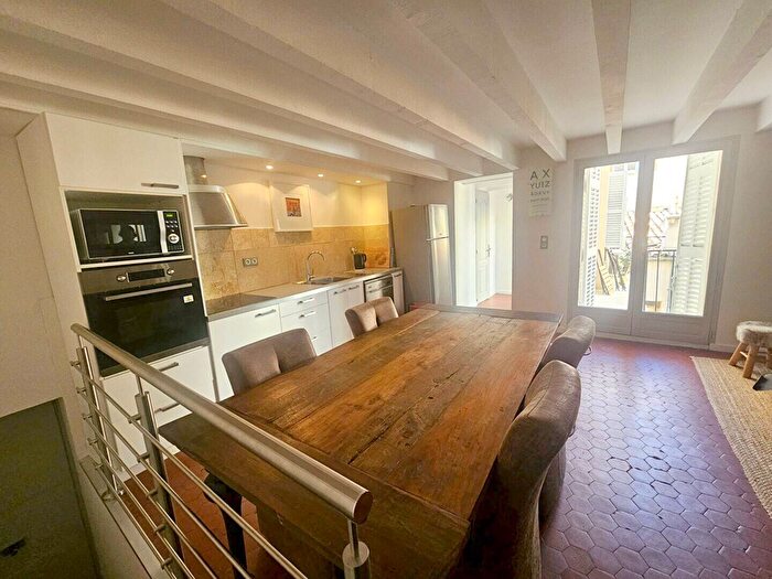 Appartement à louer - Centre Ville, Aix-en-Provence - 3 pièces - 2 chambres