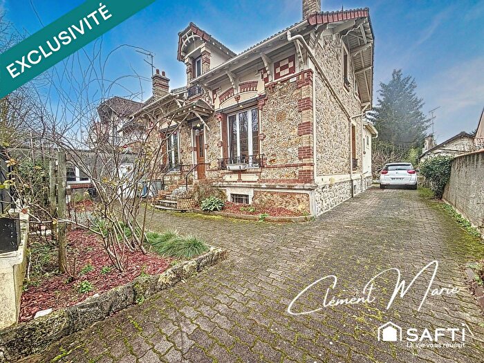 Maison à vendre - Brie-Comte-Robert, Centre-ville - 7 pièces - 5 chambres