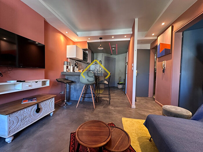 Saint-Denis, Centre-ville : Appartement 2 pièces à louer
