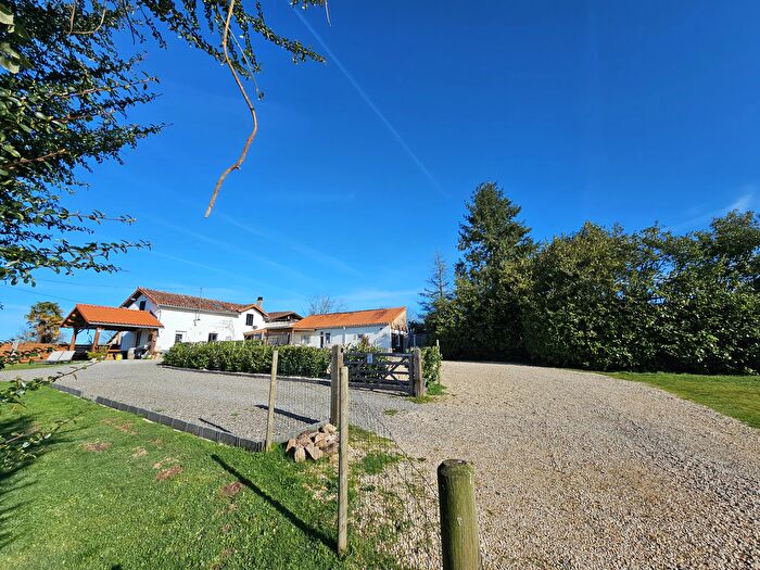 Maison à vendre - Exideuil - 5 pièces - 2 chambres