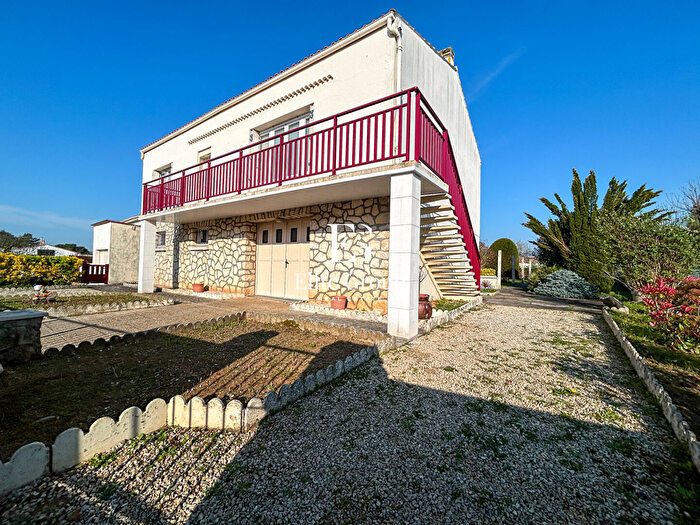 Maison à vendre - Échillais - 5 pièces - 4 chambres