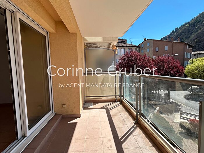 Digne-les-Bains, Centre-ville, Bourg : Appartement 3 pièces à vendre