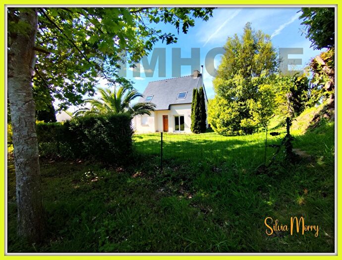 Maison 5 pièces à Saint-Servais, à vendre