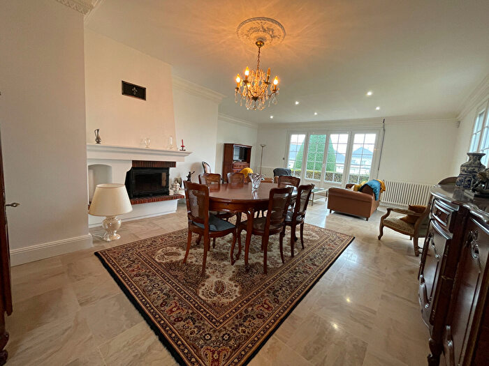 Maison à vendre - Doué-la-Fontaine - 7 pièces - 6 chambres