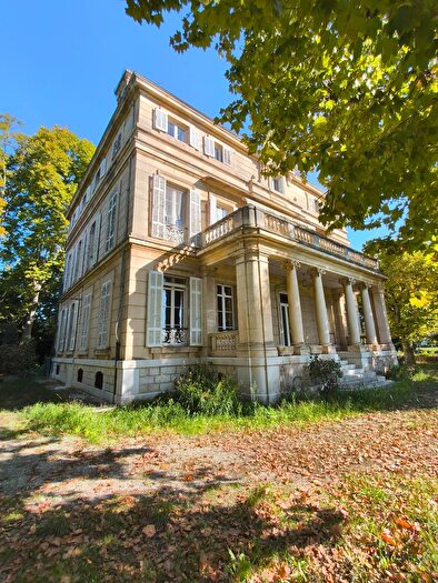 Maison à vendre - Istres, Village dEntressen - 18 pièces - 7 chambres