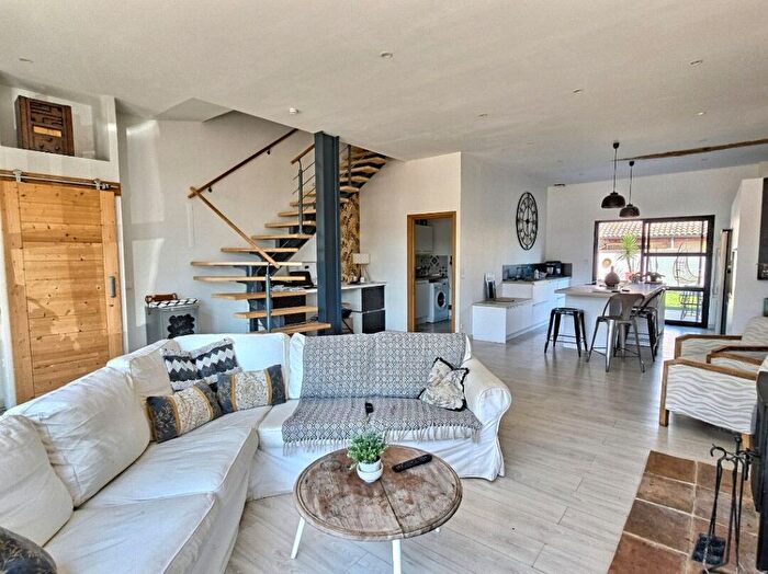 Maison 4 pièces à louer à Saint-Nicolas-de-la-Grave
