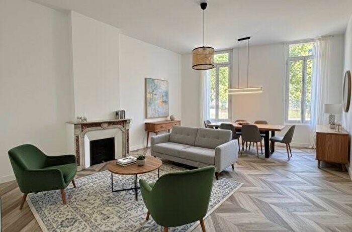 Appartement à louer - Le chapitre, Marseille er arrondissement - 4 pièces - 3 chambres