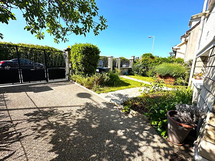 Nanterre, Chemin de l'île : Maison 7 pièces à vendre