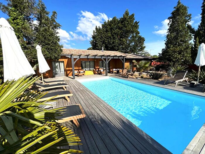 Maison à vendre - Arès - 9 pièces - 6 chambres