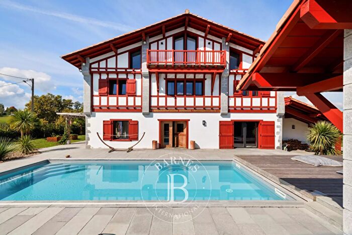 Maison 8 pièces à Larressore, à vendre