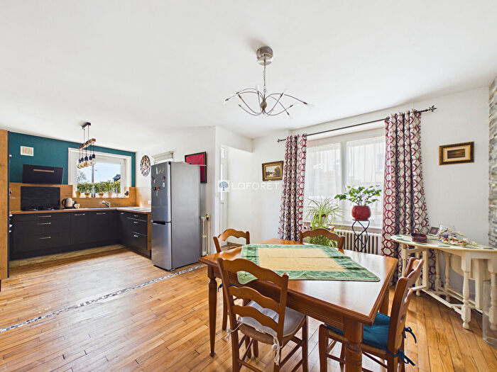 Maison à vendre - Scaër - 4 pièces - 3 chambres