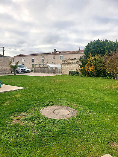 Maison 8 pièces à vendre - Aigre