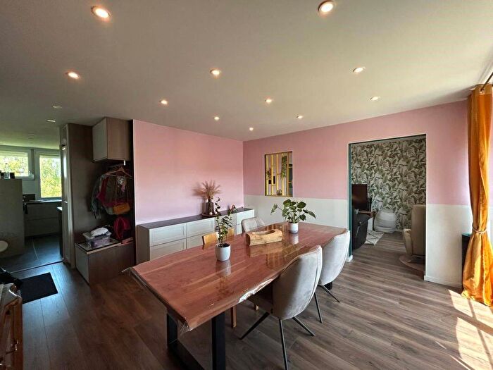 Neufchef : Appartement 5 pièces à louer