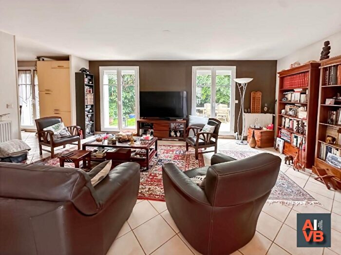 Maison à vendre - Bussy-Saint-Georges - 6 pièces - 4 chambres