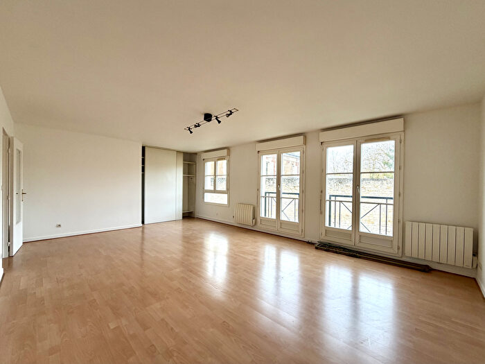 Appartement à louer - Senlis, Centre-ville - 5 pièces - 3 chambres